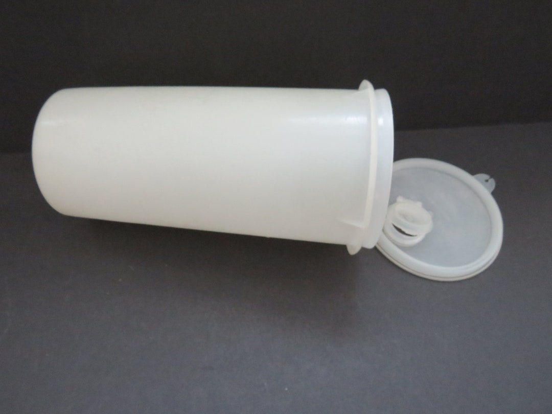 Tupperware 48 Oz Handolier Juice Container Pitcher - Snap on Pour Lid ...
