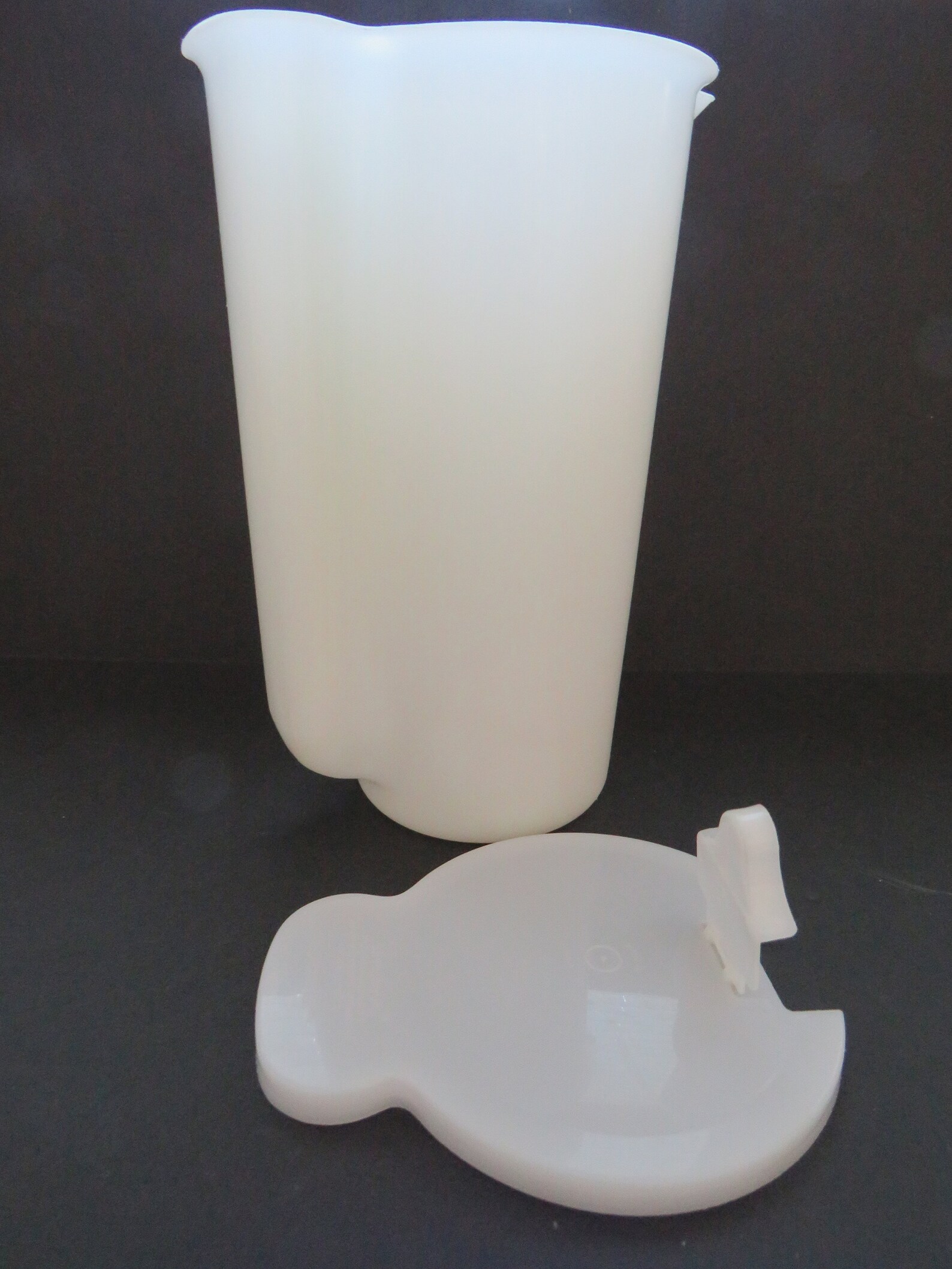 1960s Tupperware 2 Qt Juice Pitcher With Flip Top Lid - Retro Vintage ...