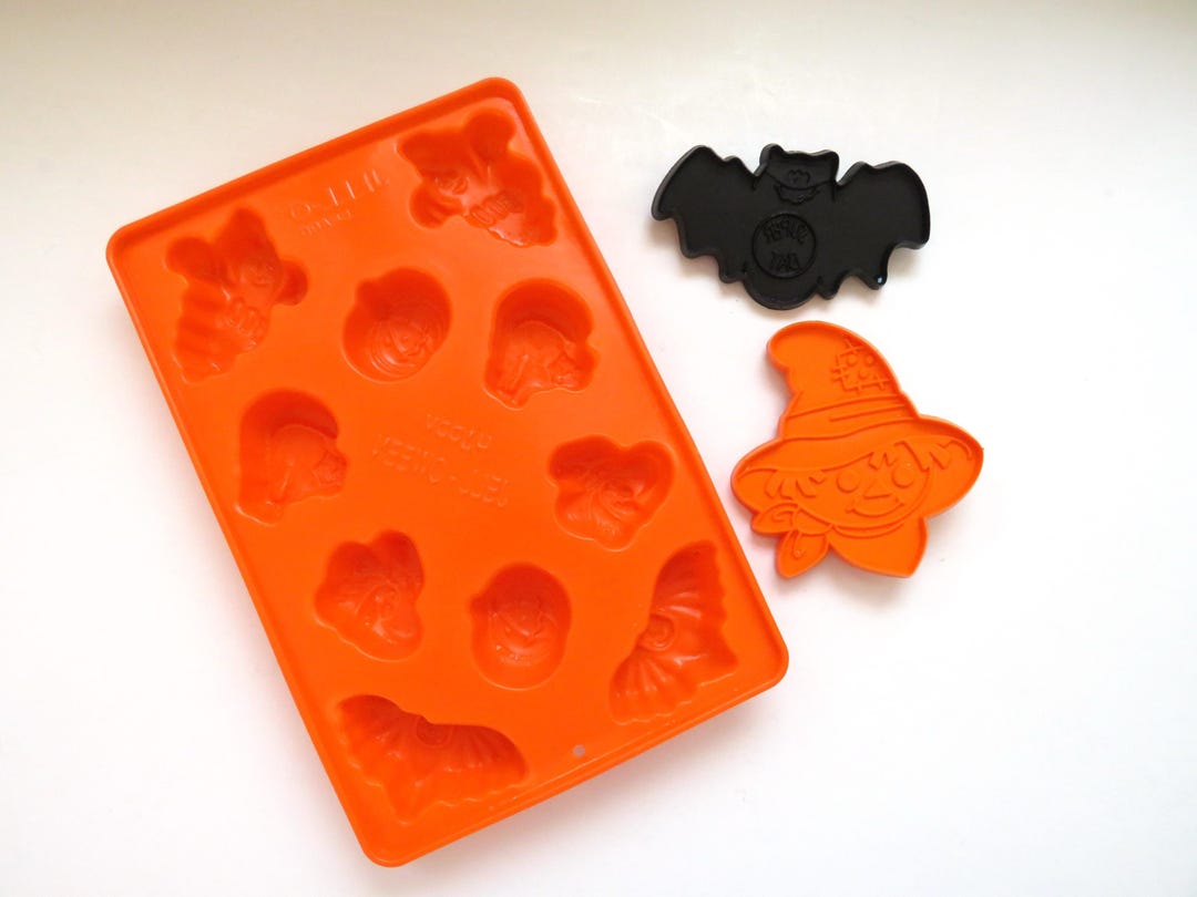 Jello Mold and Two Halloween Cookie Cutters by Hallmark Black Bat ...