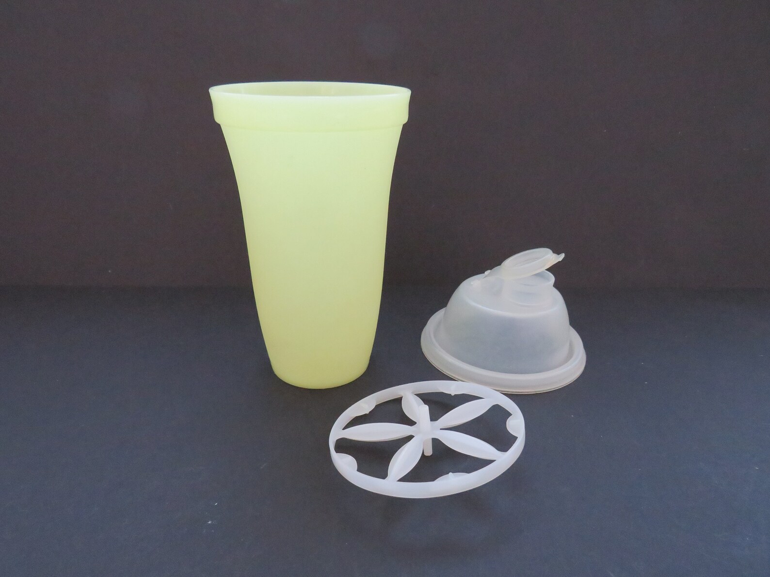 1970s TUPPERWARE Quick Shake Container 3 Pieces Yellow - Etsy