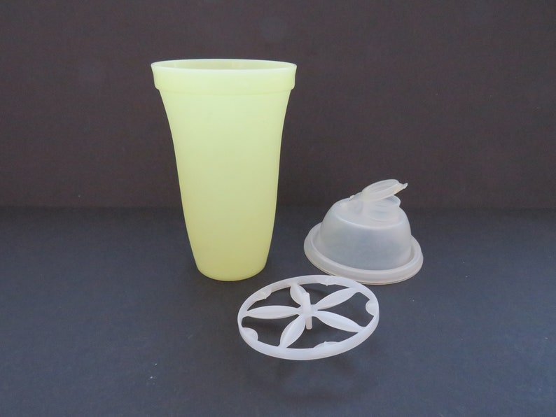 1970s TUPPERWARE Quick Shake Container 3 Pieces Yellow - Etsy