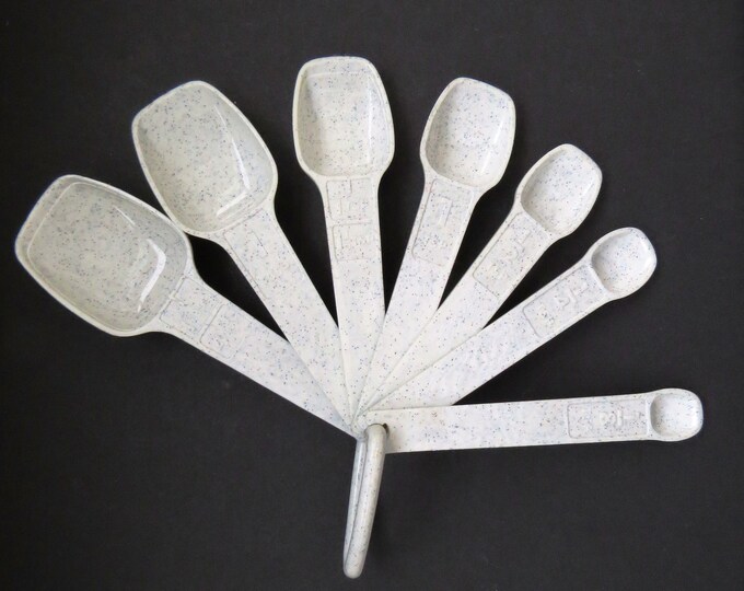 Tupperware Measuring Spoons Set of 7 White With Blue Pink Speckles ...