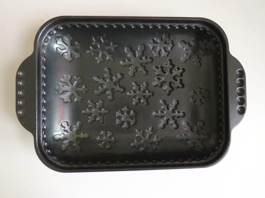 Nordic Ware Holiday Cake Pan - Winter Snowflakes - Cast Aluminum Metal ...
