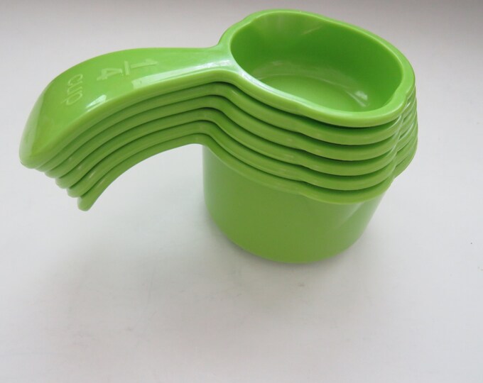 Tupperware Measuring Cups - Complete Set of 6 - Apple Green Rounded ...