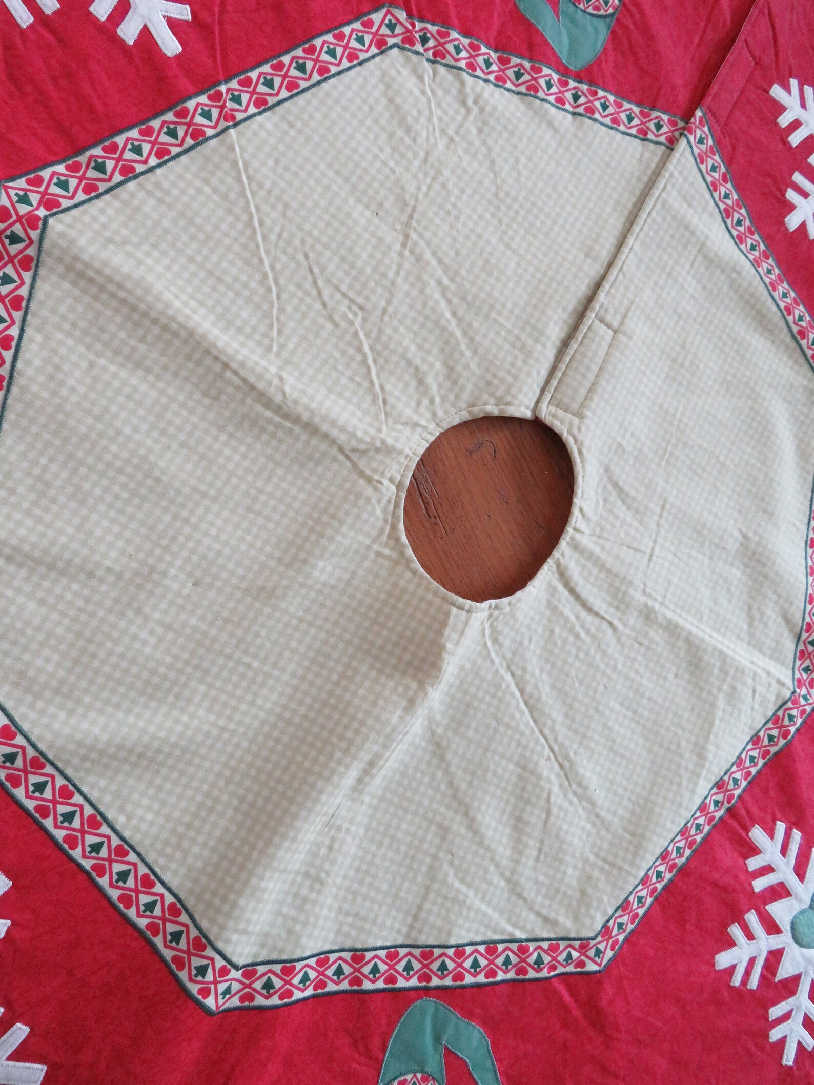 Red Octagon Christmas Tree Skirt - Snowmen Hearts Snowflakes - Country ...