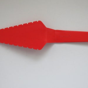 1970s Plastic Pie Server by Tupperware Red Plastic Cake Dessert Server ...