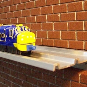 HO Scale/gauge Model Train Display Shelves for Toy Trains | Set of 2 ...