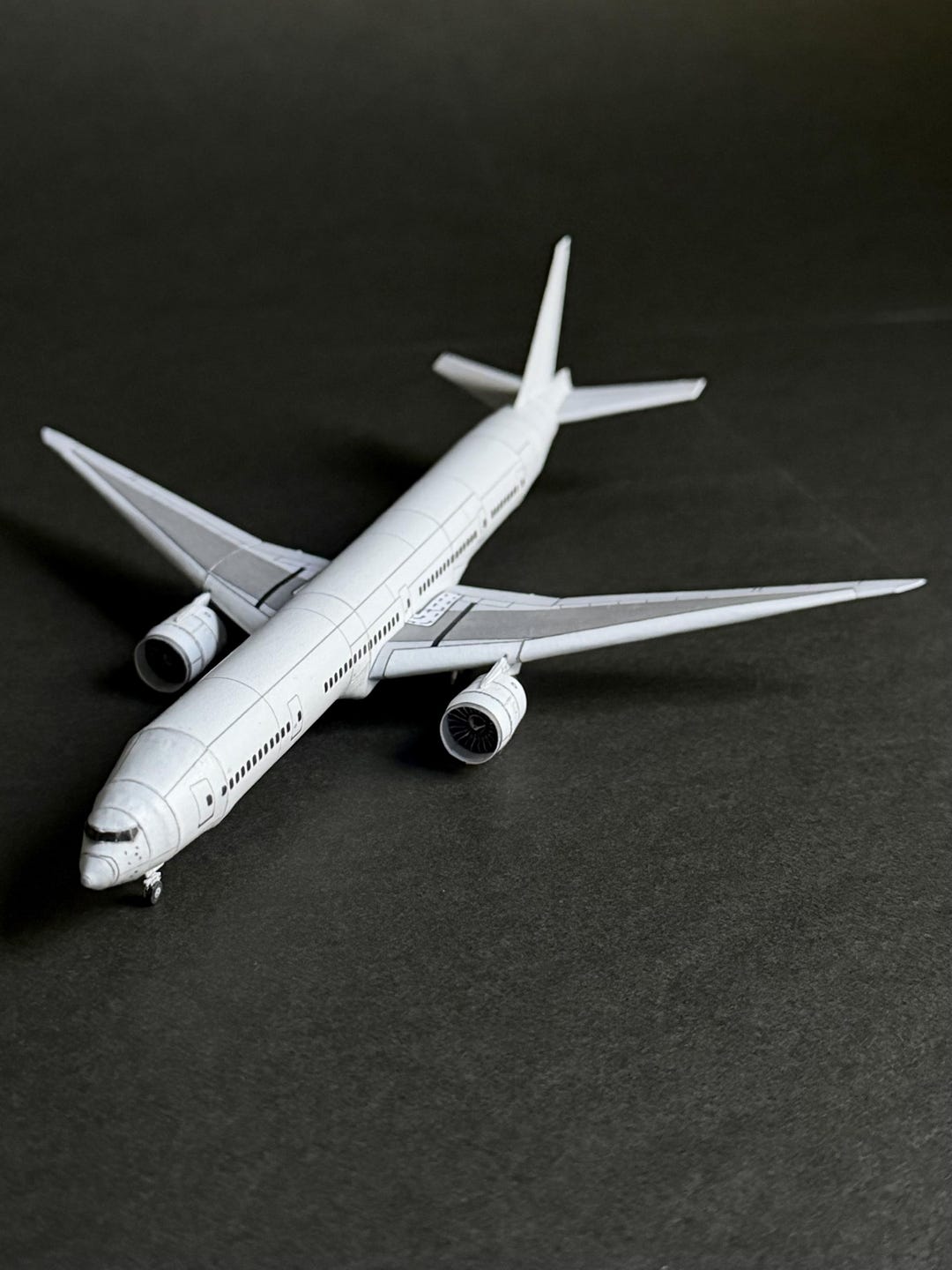 Boeing 777-300ER Papercraft Model Kit: 1/400 Scale Airplane Template ...