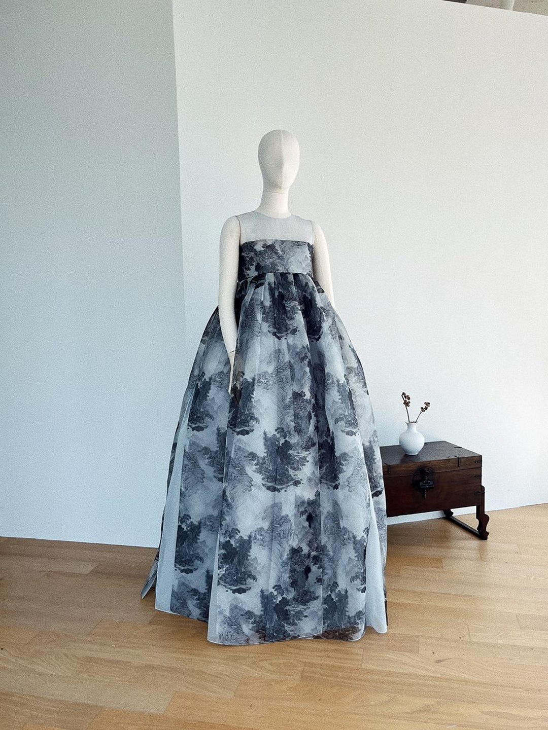 Korean Landscape Painting of Artist an Jung-sik Hanbok Dress-modern ...