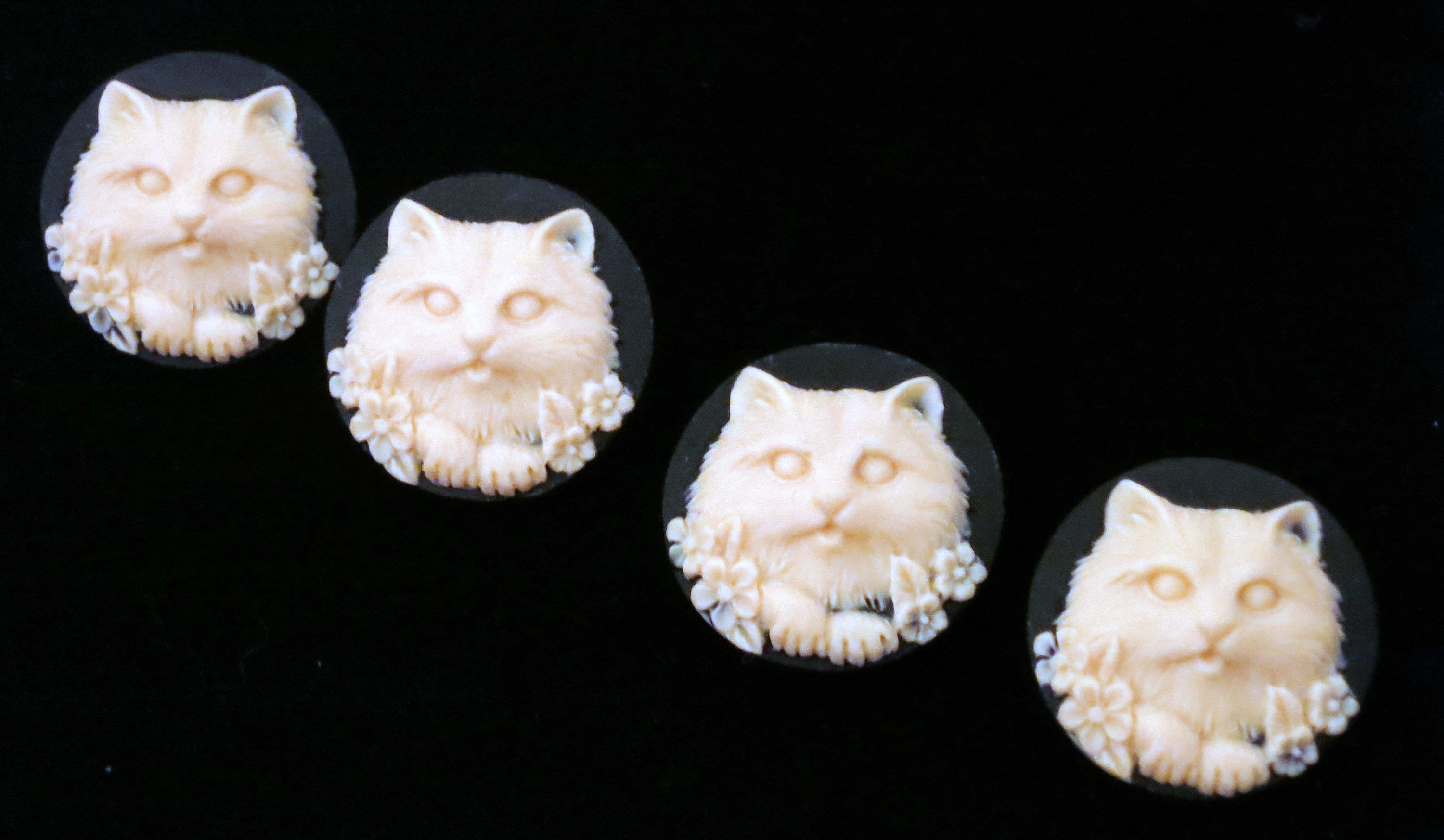 4 Kitty Cat Buttons Black and Ivory Colored Full Face 4 Cat Buttons 3D ...