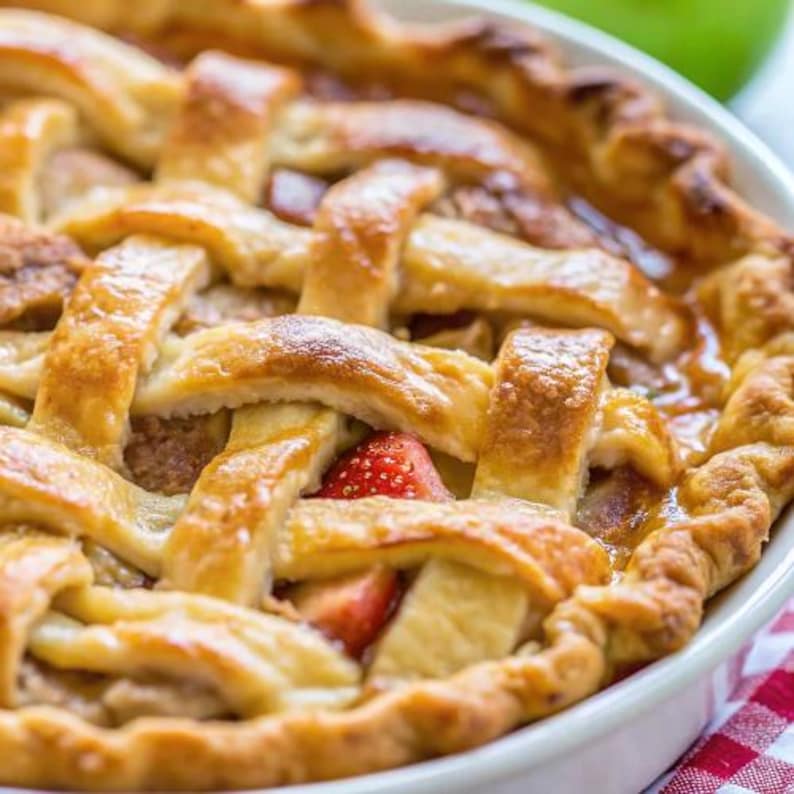 Classic Apple Pie Recipe With Flaky Crust and Cinnamon-spiced Filling ...