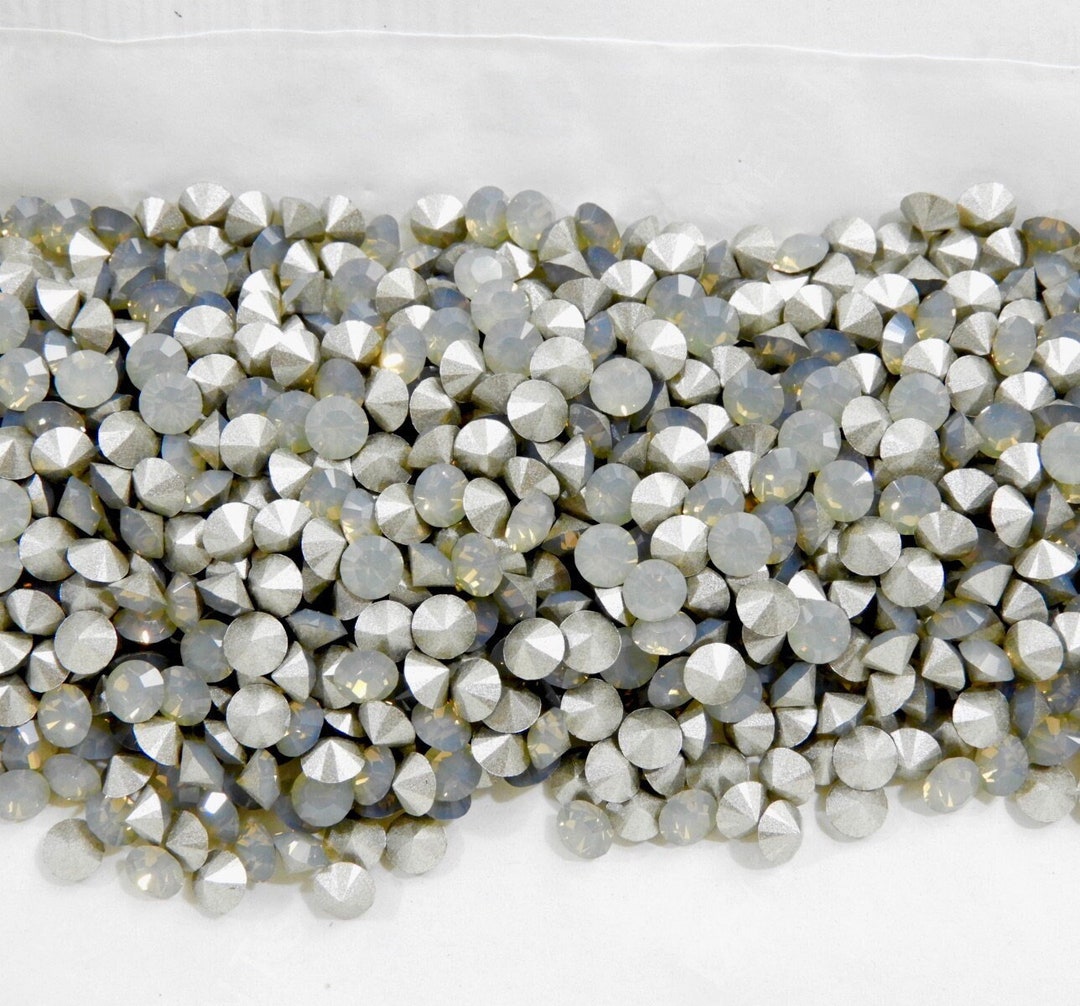 Light Grey Opal F 18ss - 4mm Swarovski 1028 Xilion Chatons Rhinestones ...