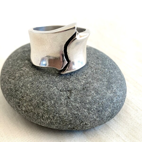 Rocker Ring - Etsy