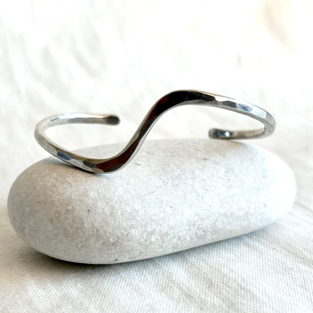 Hammered Wave Cuff Bracelet Vintage Modern Minimalist Size 6 1/4 Inch ...