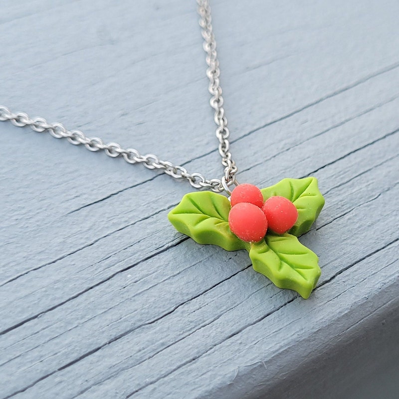 Holly Leaf Necklace - Etsy