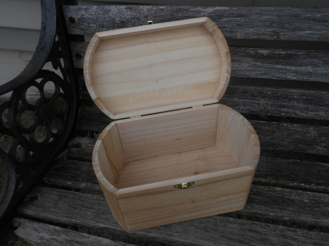 PERSONALIZED Kid's Keepsake Box. Treasure Chest. - Etsy