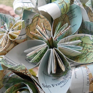 Vintage Map Paper Flower Bouquet. World Maps. Origami Kusudama, Roses ...