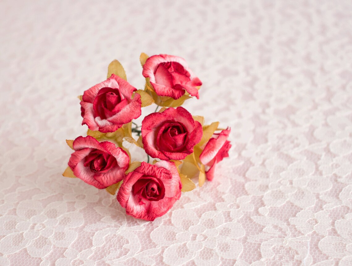 Crimson Heirloom Two Tone Paper Flowers / Curled Petals / 25 Mm Roses ...