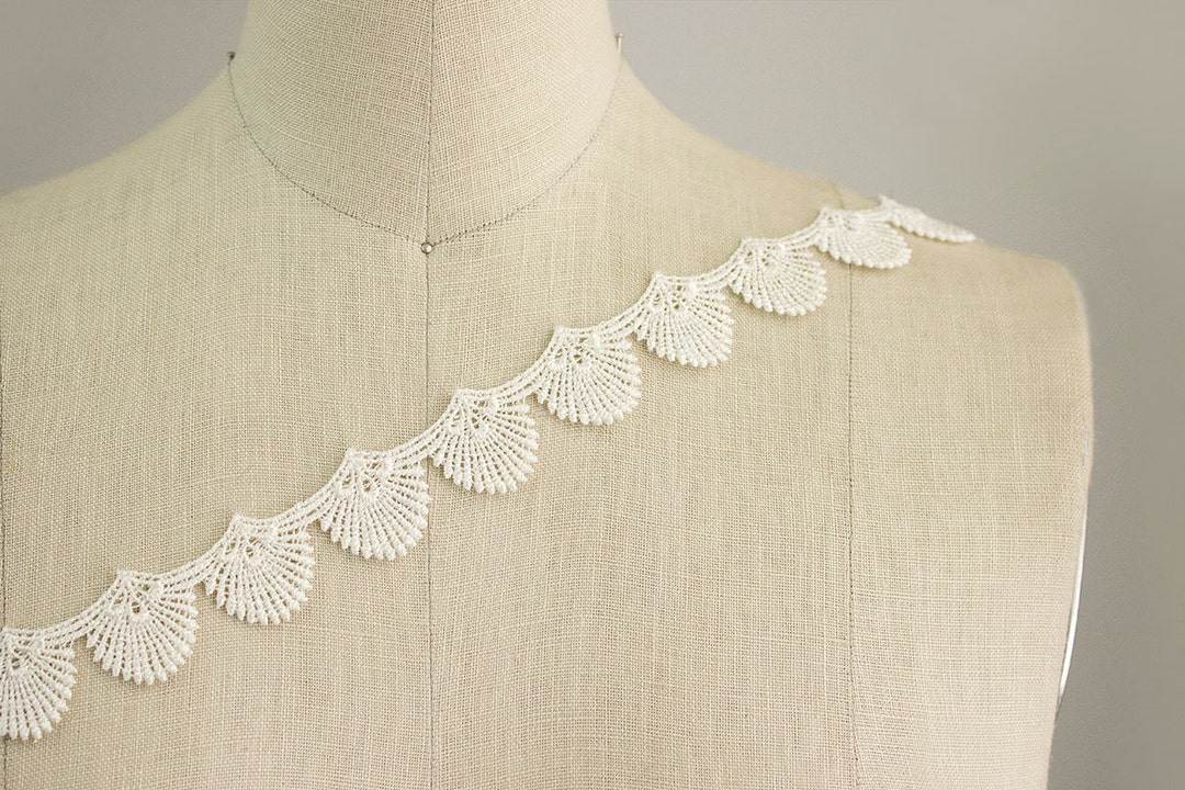 Ariel Ivory Mini Sea Shell Rayon Venise Lace / Small Sea Shells Venice ...