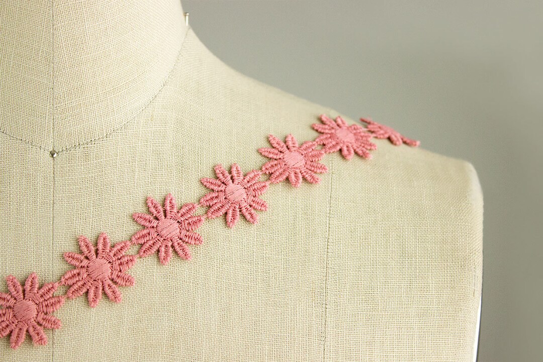 Jolie Dusty Rose Cotton Daisy Flower Embroidered Trim / String of ...