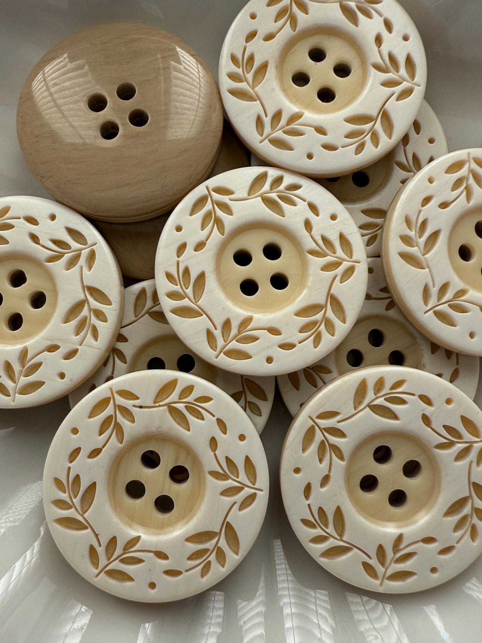 10PC Beige Vine and Leave Resin Sewing Button Flat Back 4 Holes 15mm ...