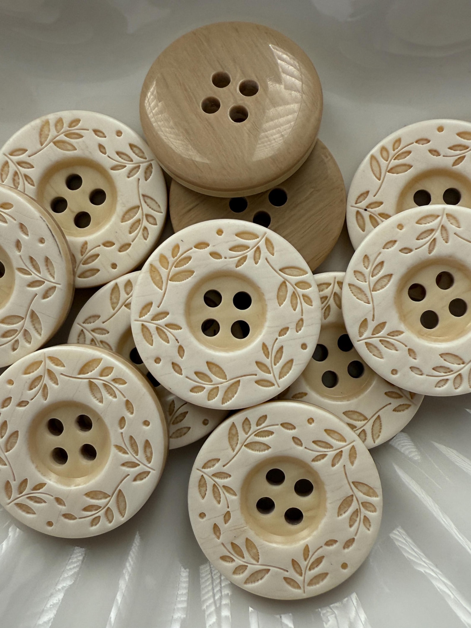 10PC Beige Vine and Leave Resin Sewing Button Flat Back 4 Holes 15mm ...