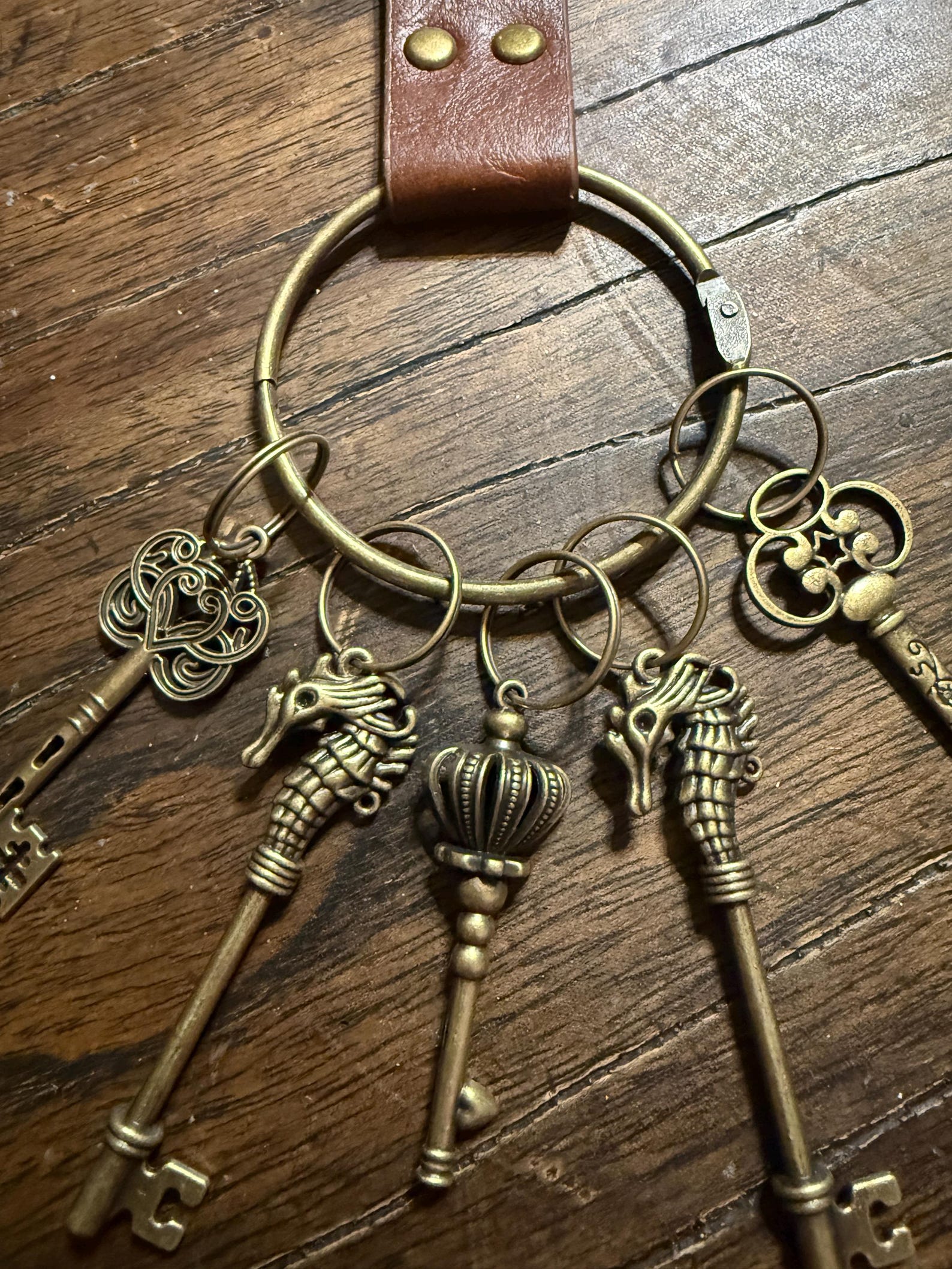 Leather Key Holder Antique Brass Skeleton Keys Vintage Steampunk ...