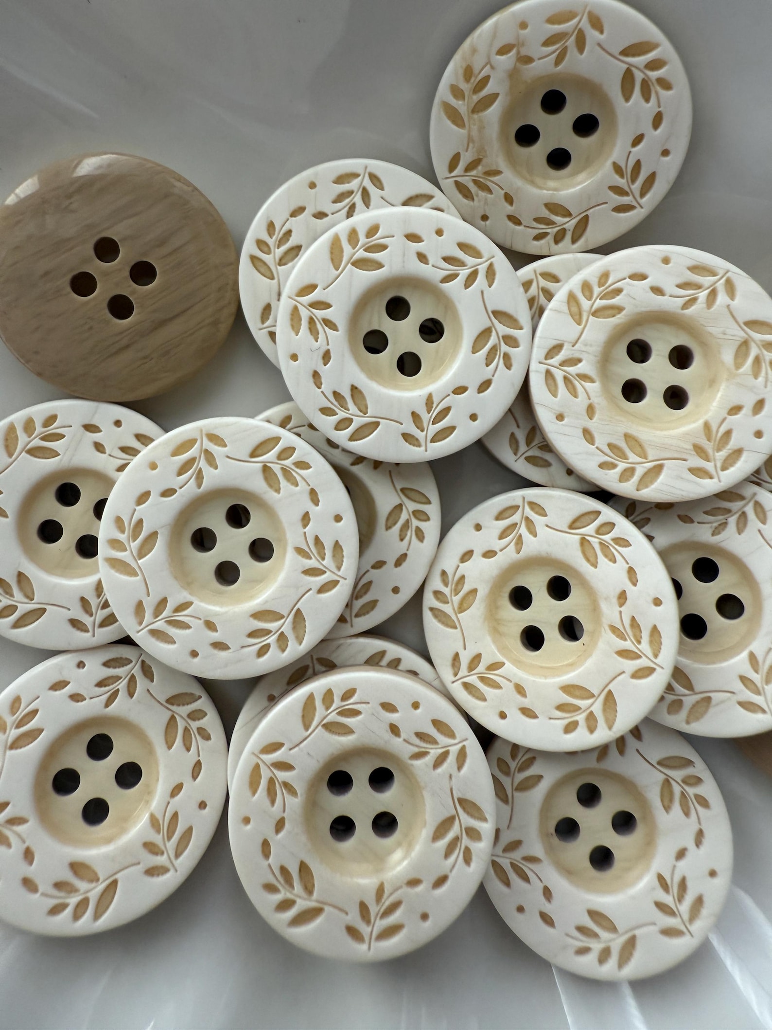 10PC Beige Vine and Leave Resin Sewing Button Flat Back 4 Holes 15mm ...