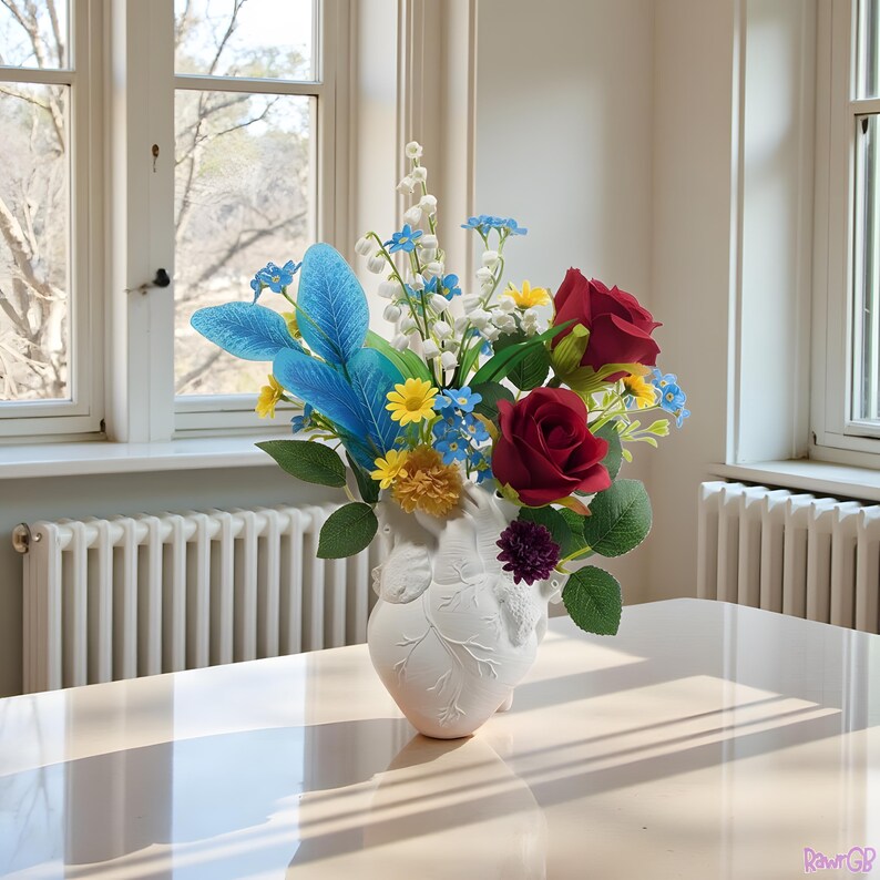 Anatomical Heart Vase - Artistic Tabletop Decor Gift for Modern Home ...