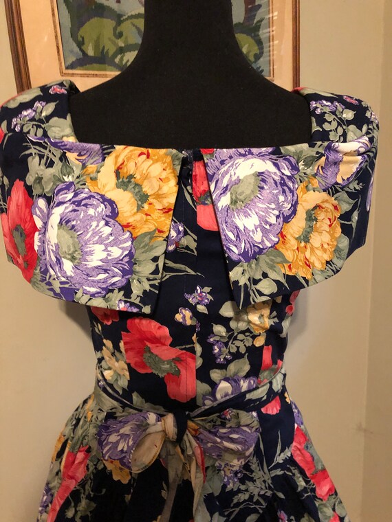 1980s dark floral print dress with basque waistline - Gem