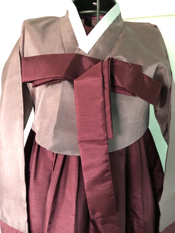 Traditional Korean hanbok in burgundy and mauve - Gem