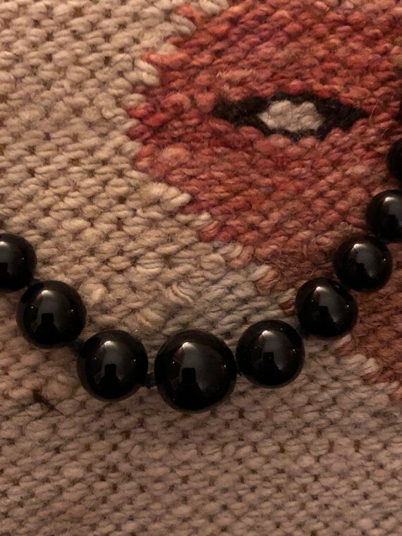 1950s graduated smooth black glass bead necklace - Gem