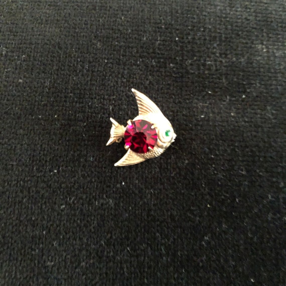 1950s small fish pin with rhinestone details - Gem