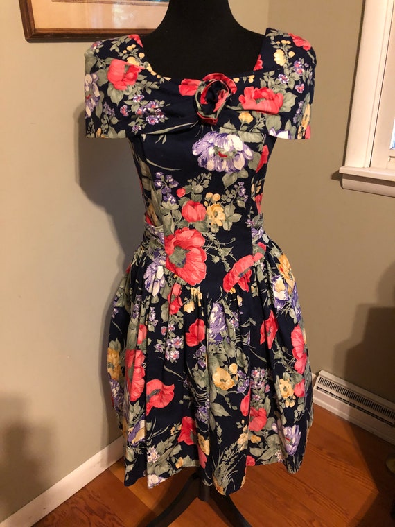 1980s dark floral print dress with basque waistline - Gem