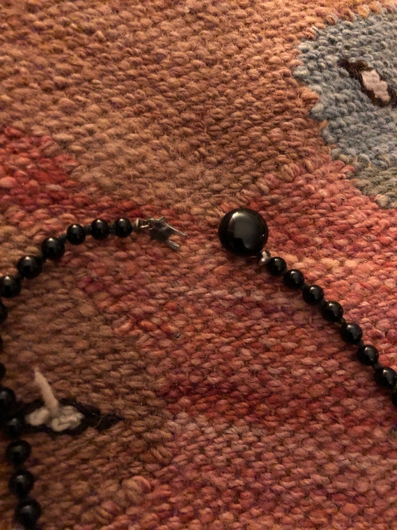 1950s graduated smooth black glass bead necklace - Gem