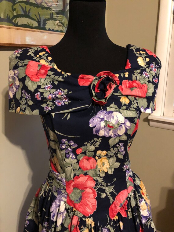 1980s dark floral print dress with basque waistline - Gem