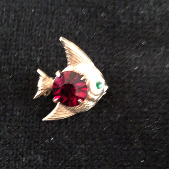 1950s small fish pin with rhinestone details - Gem