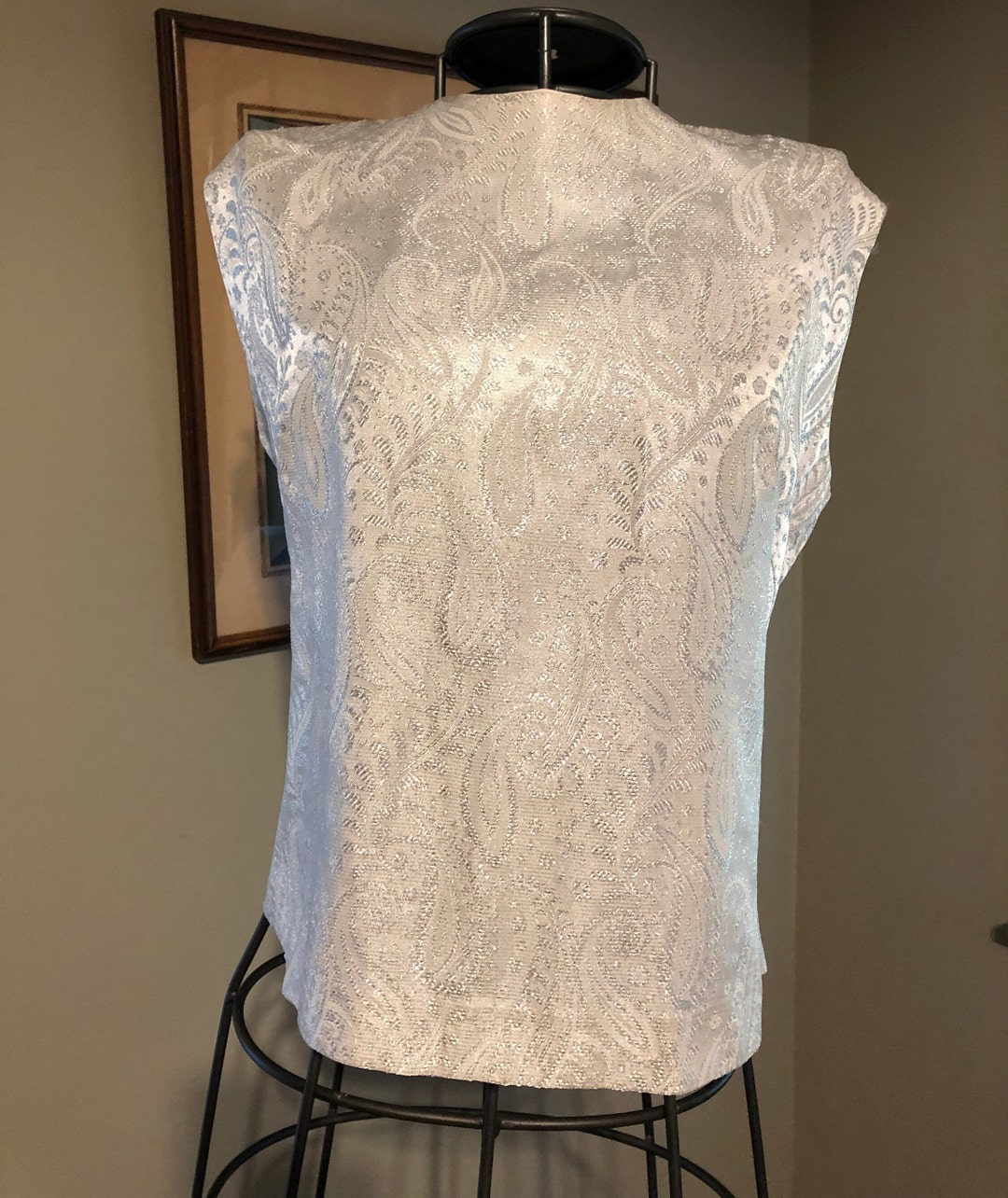 Late 1950s/early 1960s White and Silver Paisley Shell - Etsy