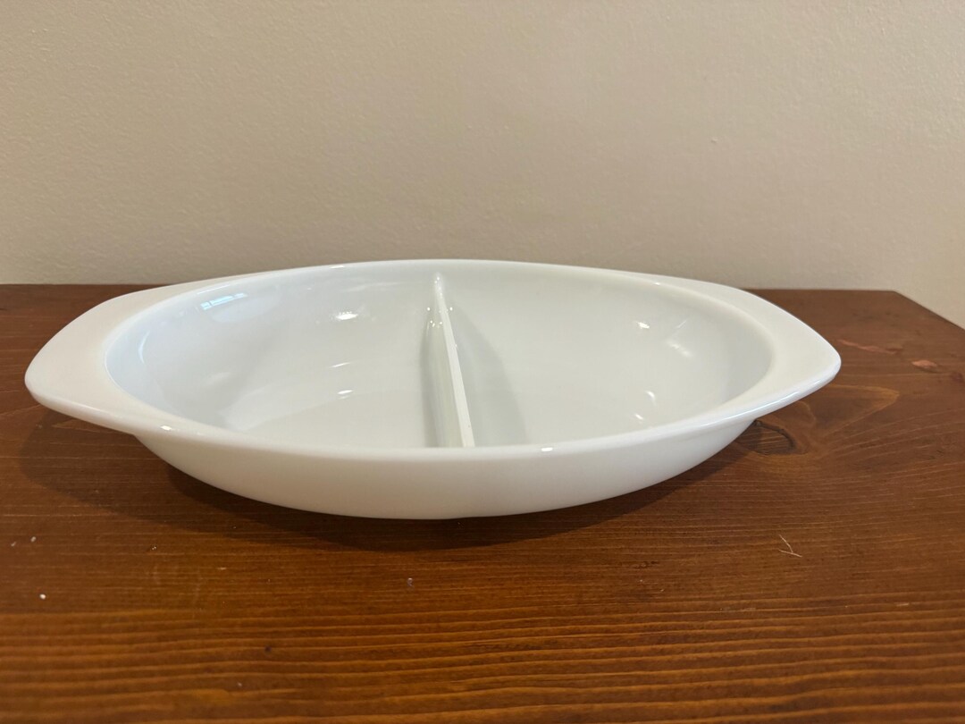 Vintage MCM 1950s White Milk Glass Pyrex 1 1/2 Quart Divided Serving ...