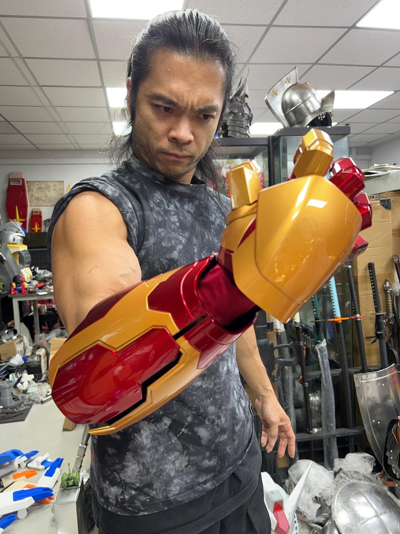 LED Ironman mk42 Gauntlet cosplay arm hand armor prop - Etsy Nederland
