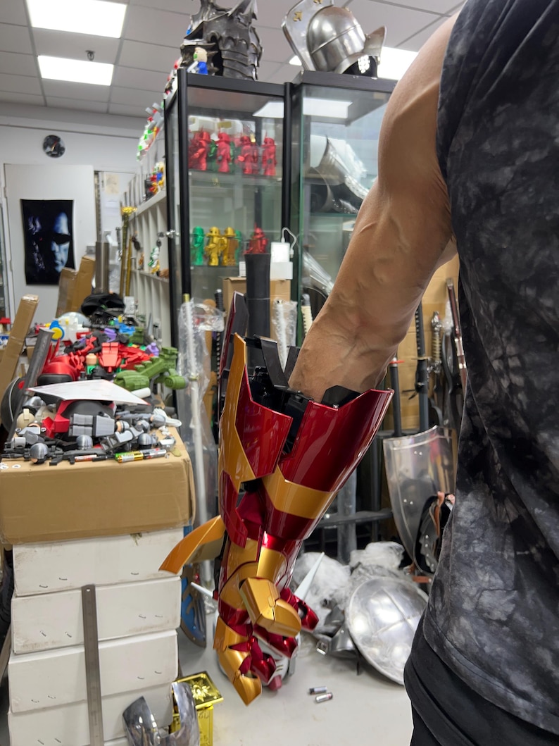 LED Ironman mk42 Gauntlet cosplay arm hand armor prop - Etsy Nederland