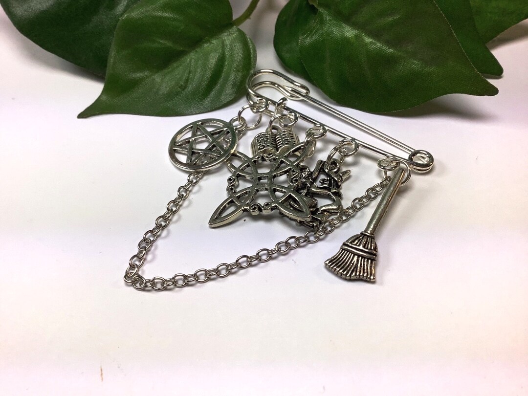 Witches Cloak Pin Brooch Wiccan Pagan Jewellery Witch Witches Knot ...