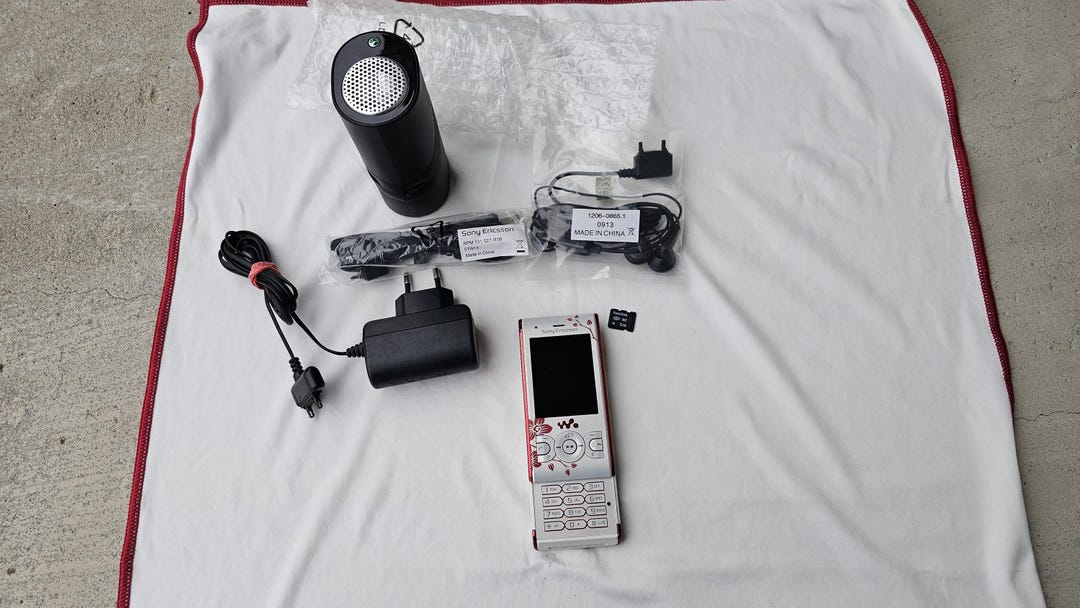 Sony Ericsson W595 Walkman Flower Full Original Set Unused Accessories ...