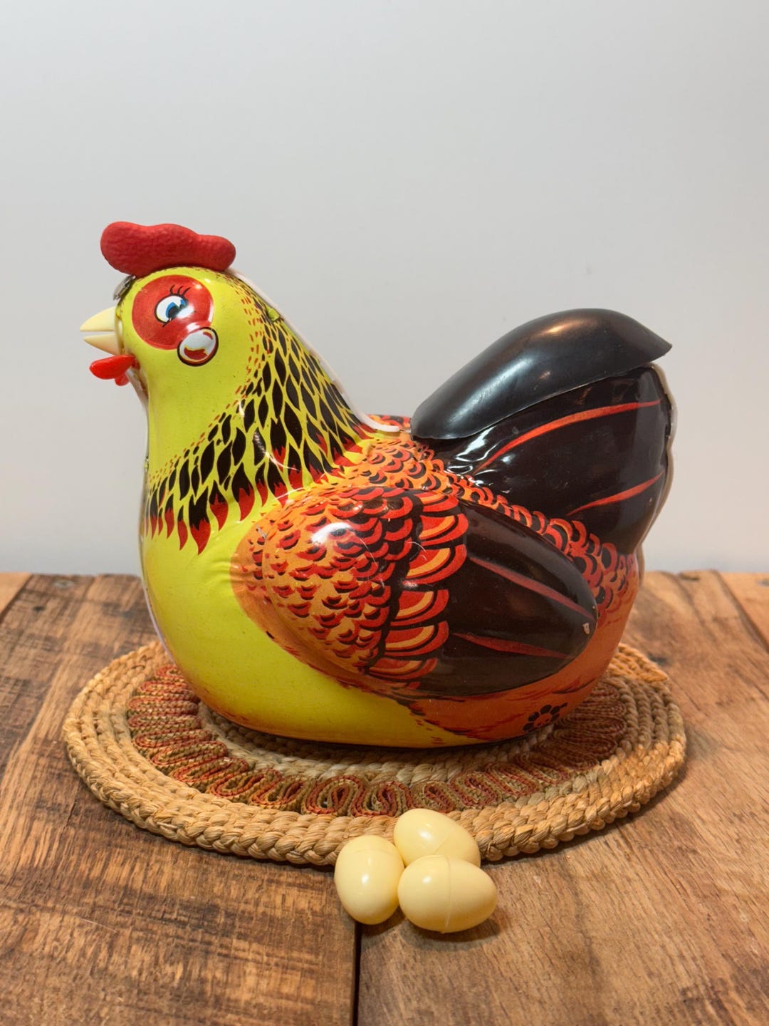 Adorable Vintage Lithograph Tin Toy Chicken / Hen With 3 Eggs Battery ...