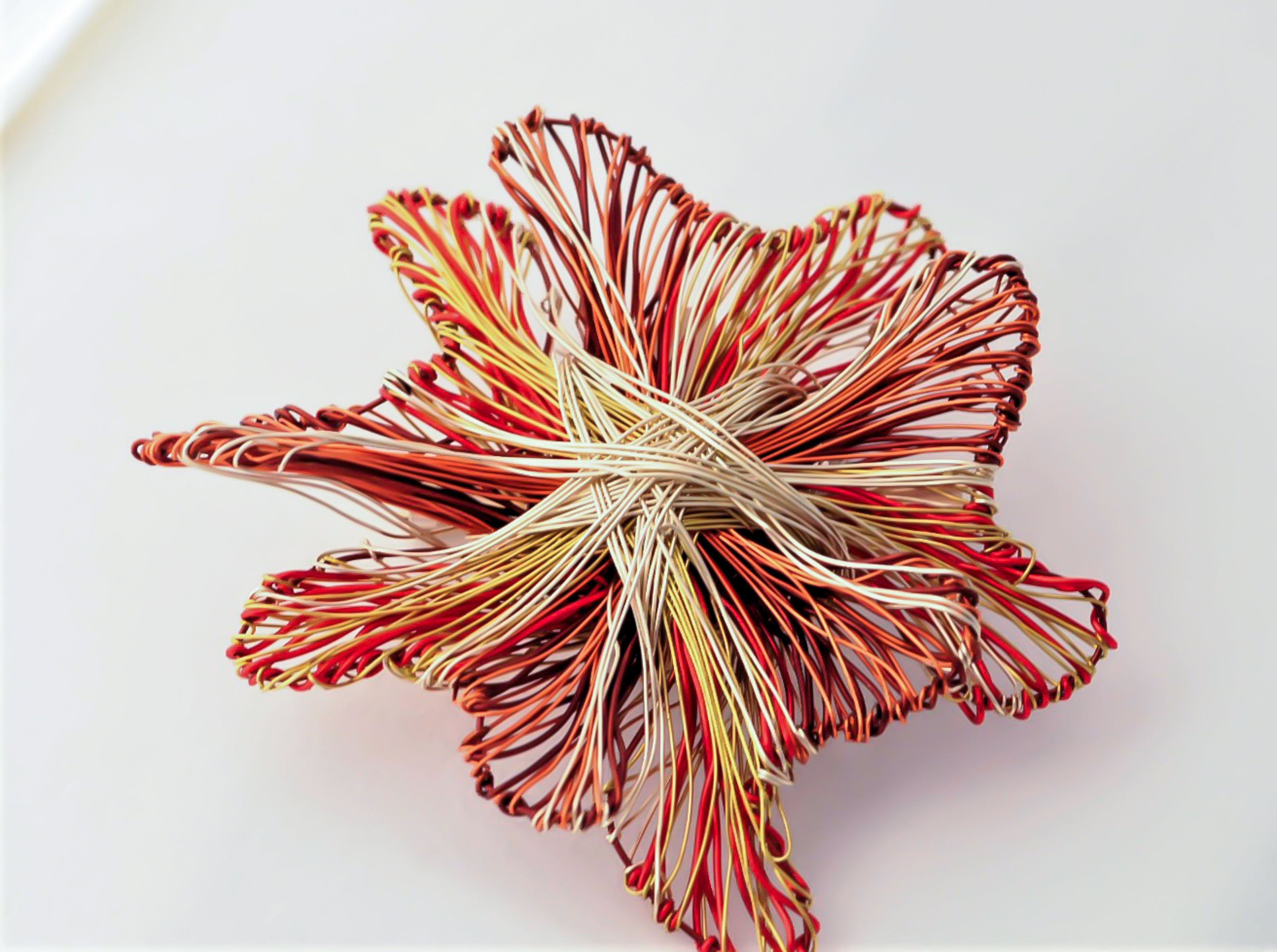 Orange Blumen Brosche groß, Metall Blume Kunst Brosche modern abstrakt ...