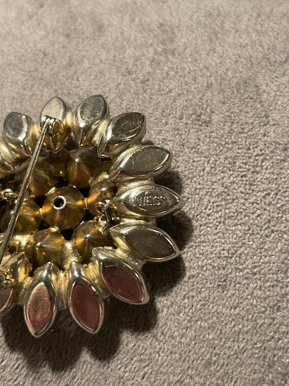 Weiss signed rhinestone flower brooch - Gem