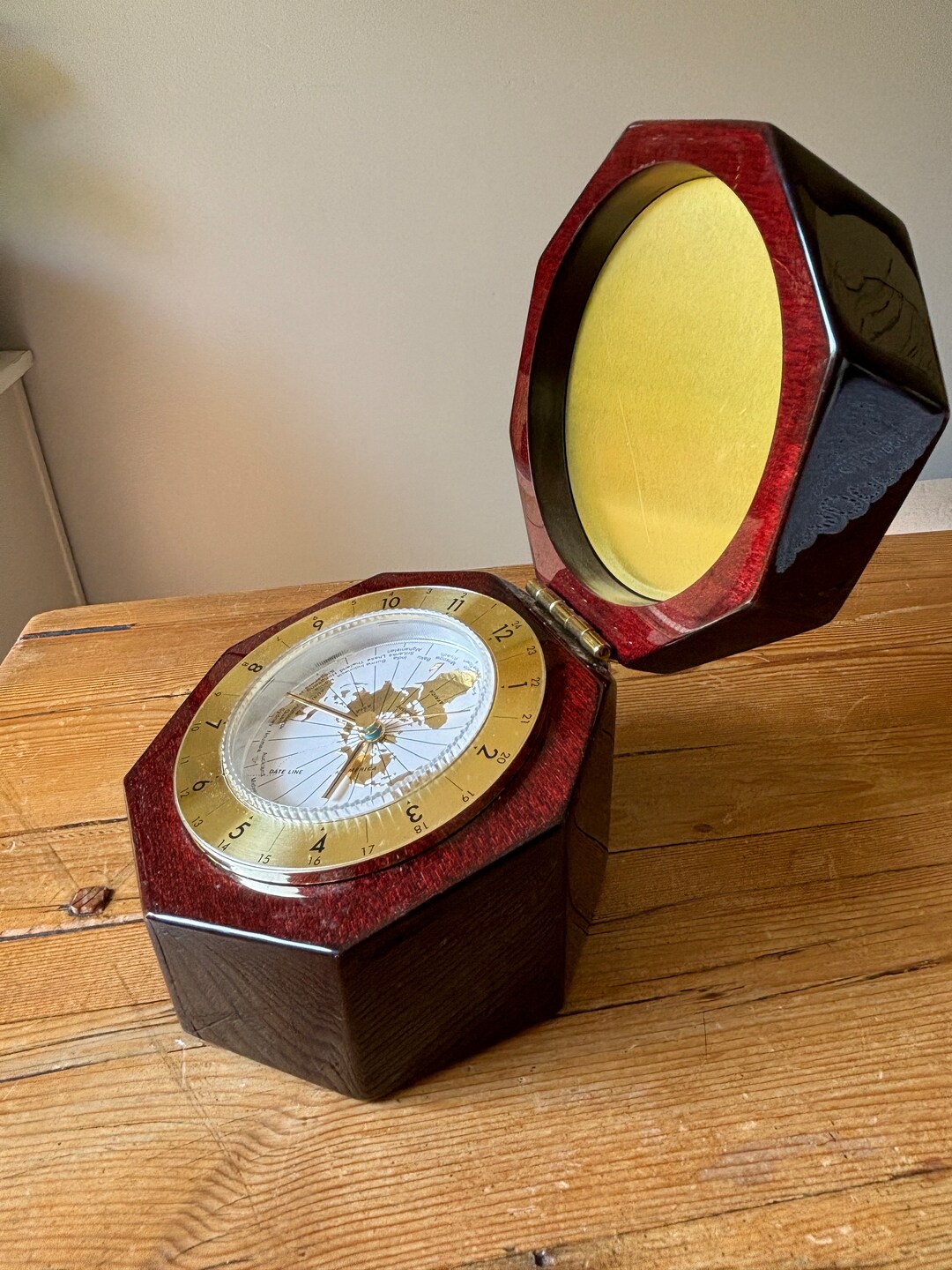 Mahagony Wood Desk Clock, World Clock Face, Battery Operated, Rotating ...