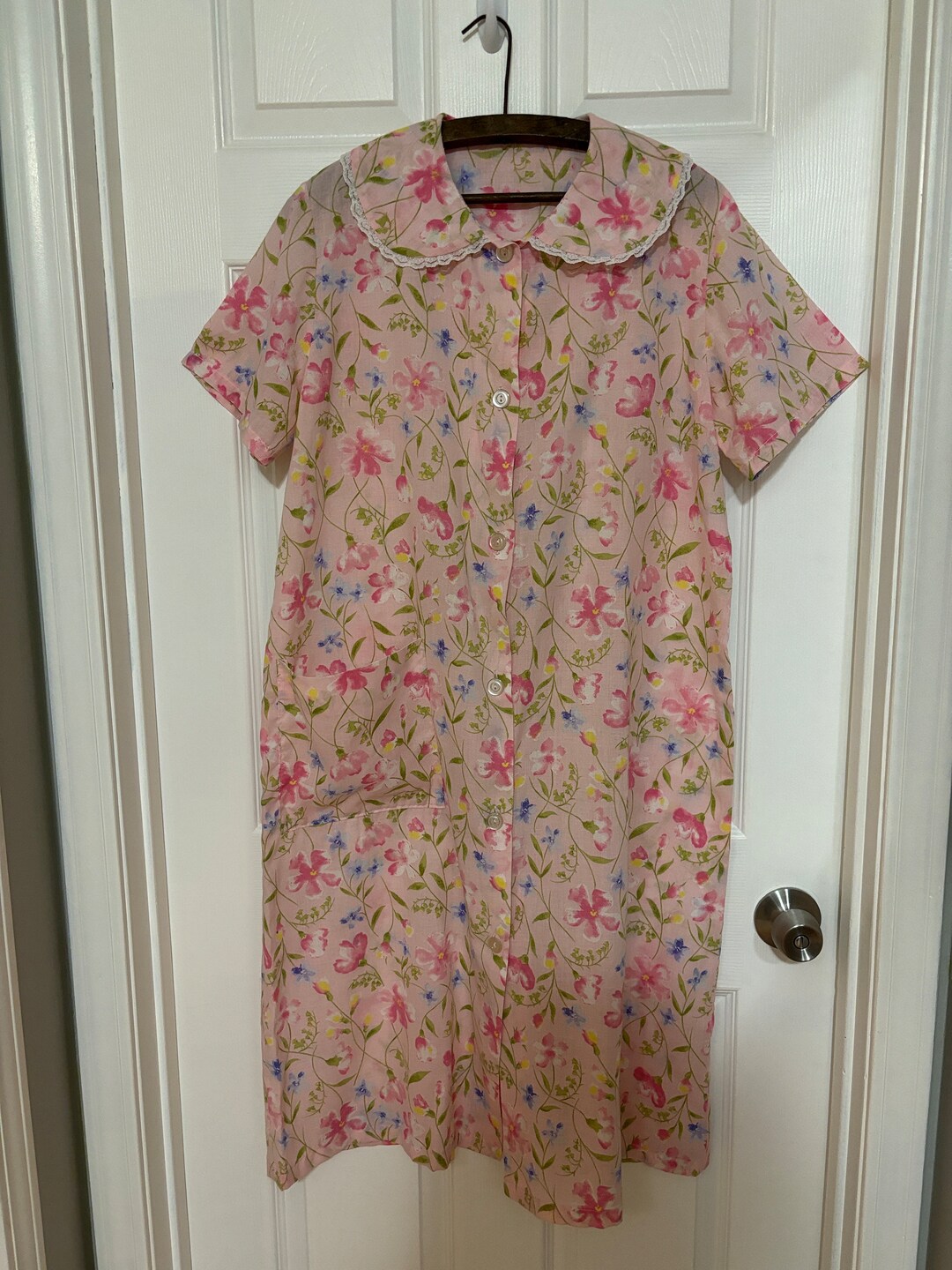 Vintage Housecoat, Granny Gown, Floral Grandma Frock. Buttons up the ...