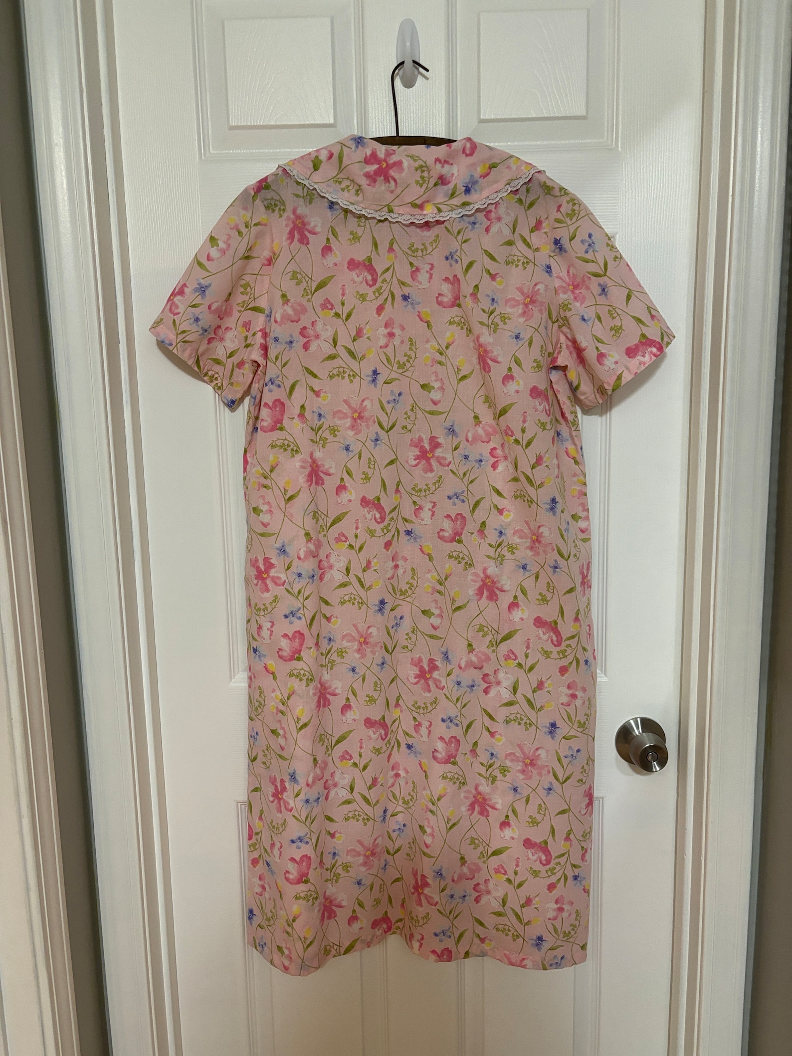 Vintage Housecoat, Granny Gown, Floral Grandma Frock. Buttons up the ...