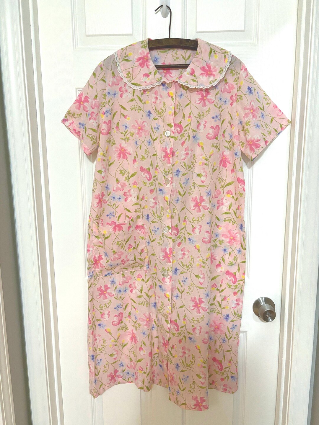 Vintage Housecoat, Granny Gown, Floral Grandma Frock. Buttons up the ...